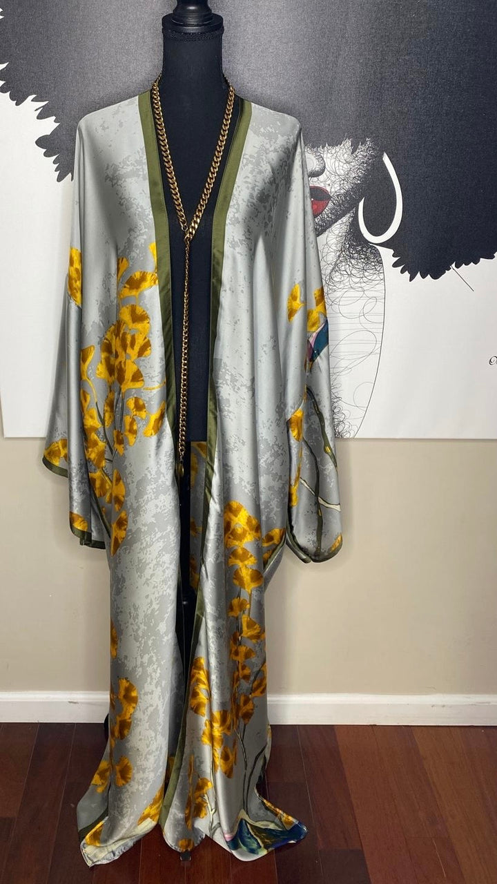 THE QUEENS – Kaftanated