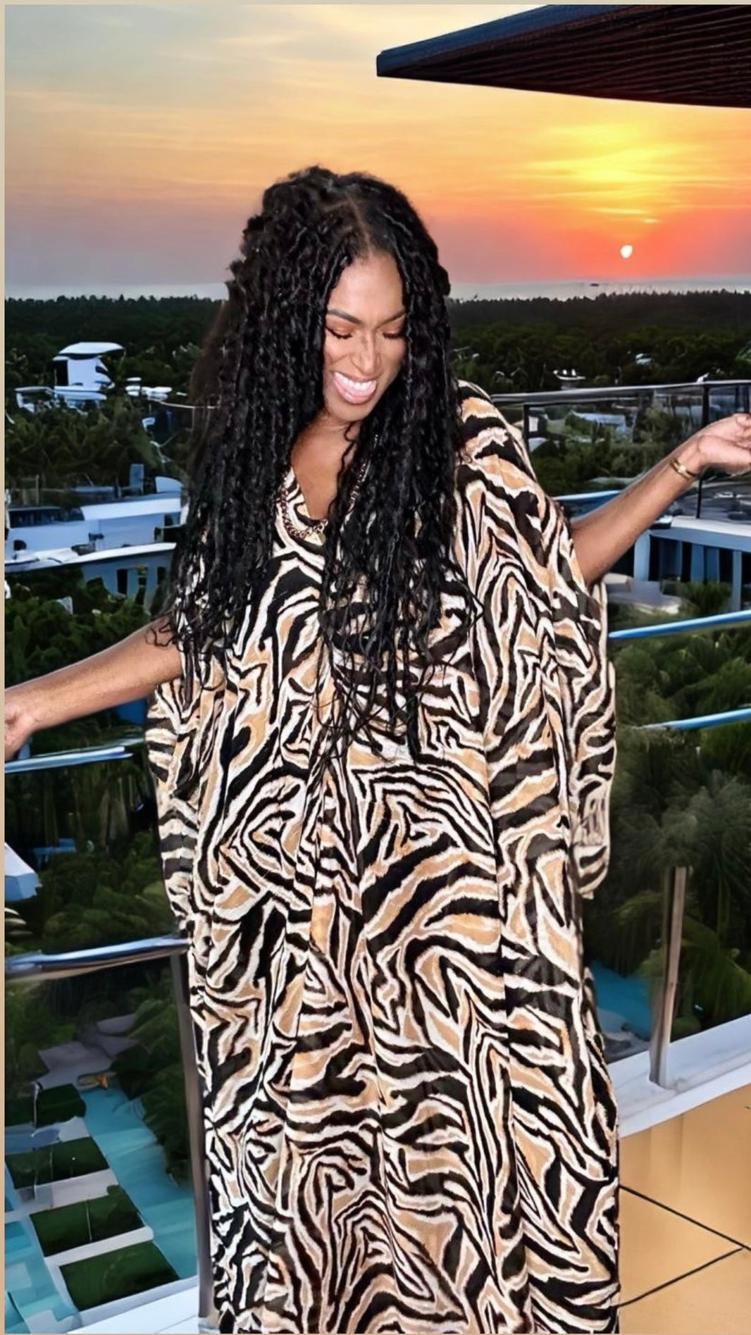 THE QUEENS – Kaftanated